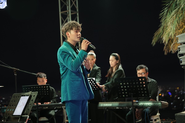 Debut showcase đầu tiên của Mr.B tạo nhiều cảm xúc khó quên. - Hậu ...