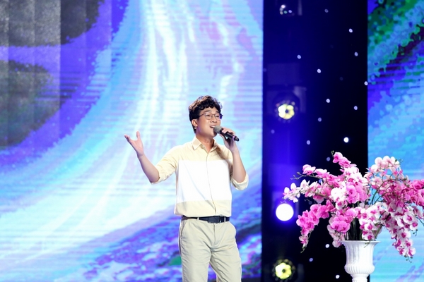 Hoàng Luân khiến ca sĩ Mỹ Hạnh “mê đắm” vì ngoại hình “soái ca” - Hậu ...