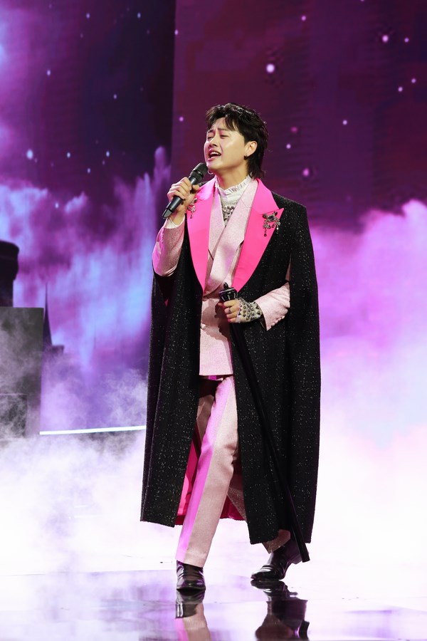 Johnny Dương lần đầu thử sức với Bolero. - Hậu trường Sao